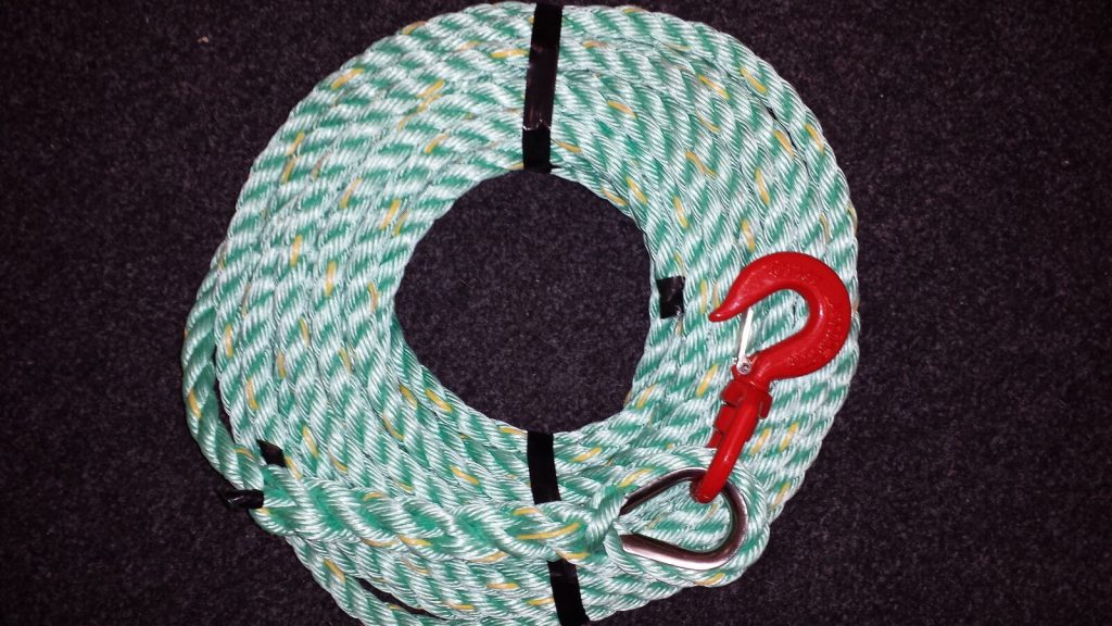 Gin Wheel Rope - 20 Metres of Polysteel Rope with a 1.5 Ton Swivel Hook ...