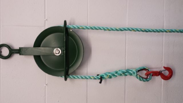 Gin Wheel with Rope 15Mtr Polysteel Rope and 1.5 Ton Swivel Hook ...