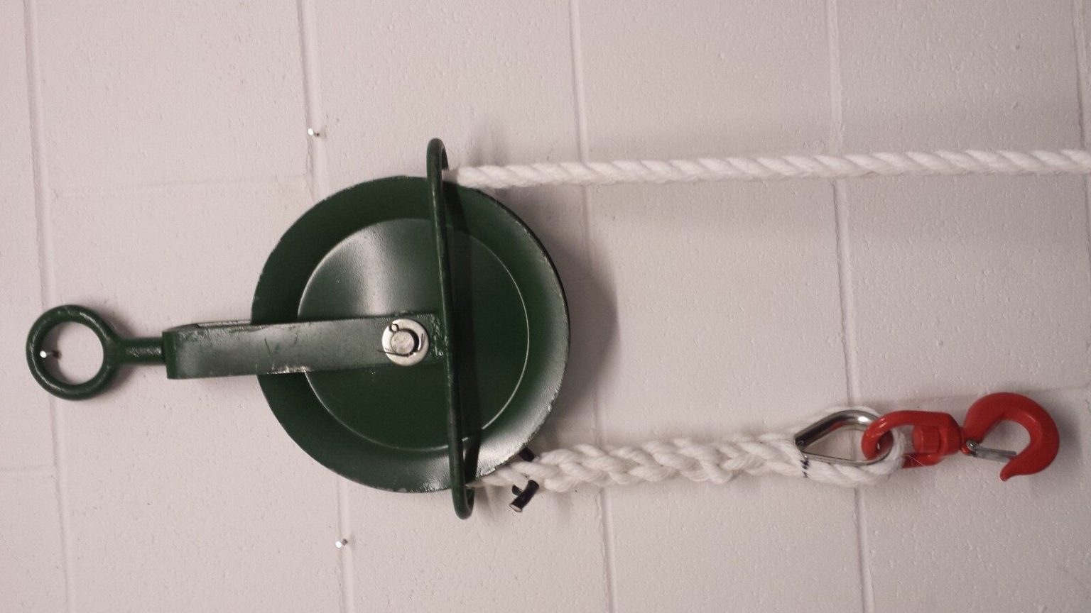 Gin Wheel with Rope 20M of 16mm Staple Spun Rope and 1.5 Ton Swivel ...